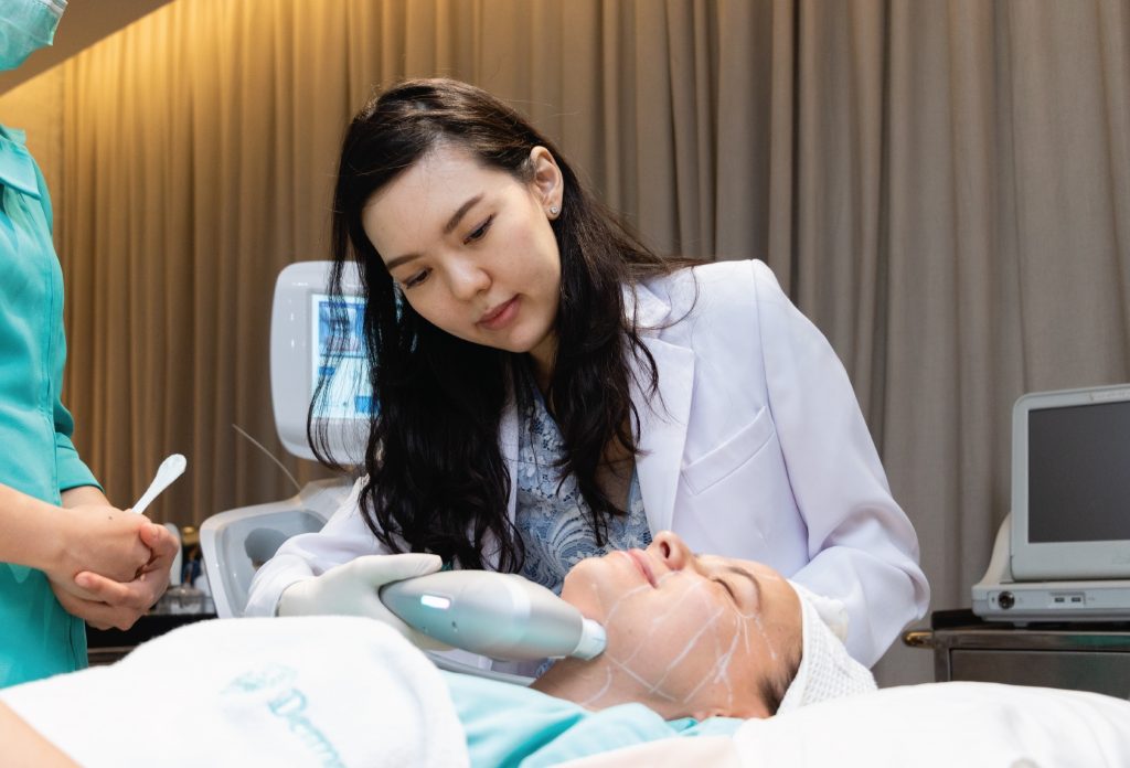 ยกกระชับหน้าอก | Dermaster Beauty Clinic
